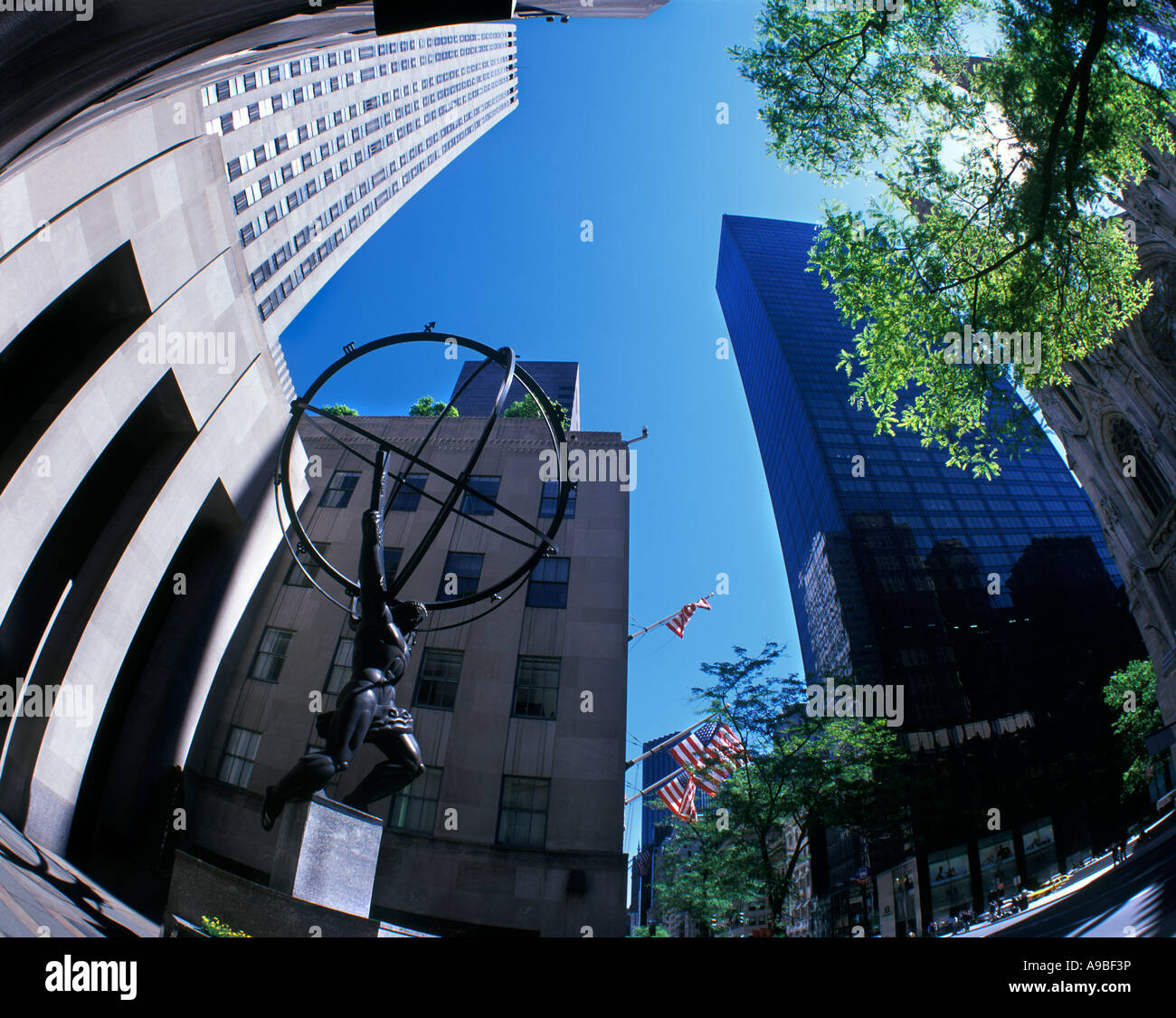 ATLAS STATUE (©LEE LAWRIE 1937) ROCKEFELLER CENTER (©RAYMOND HOOD 1939 ...