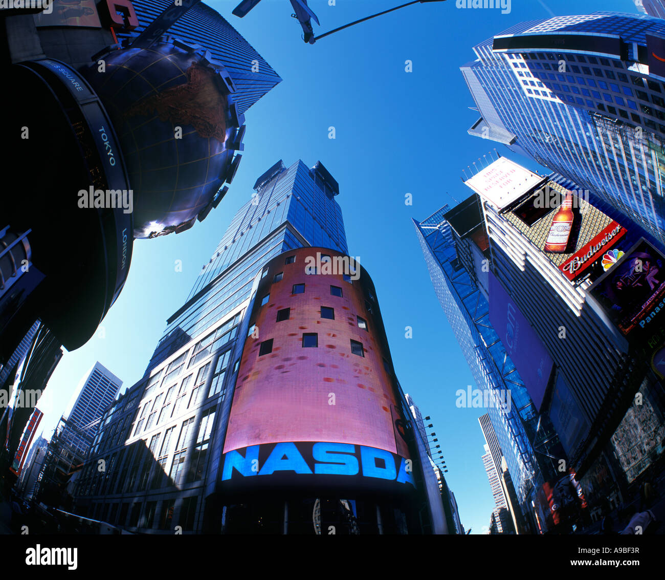 NASDAQ STOCK EXCHANGE BUILDING BUILDING TIMES SQUARE MANHATTAN NEW YORK ...