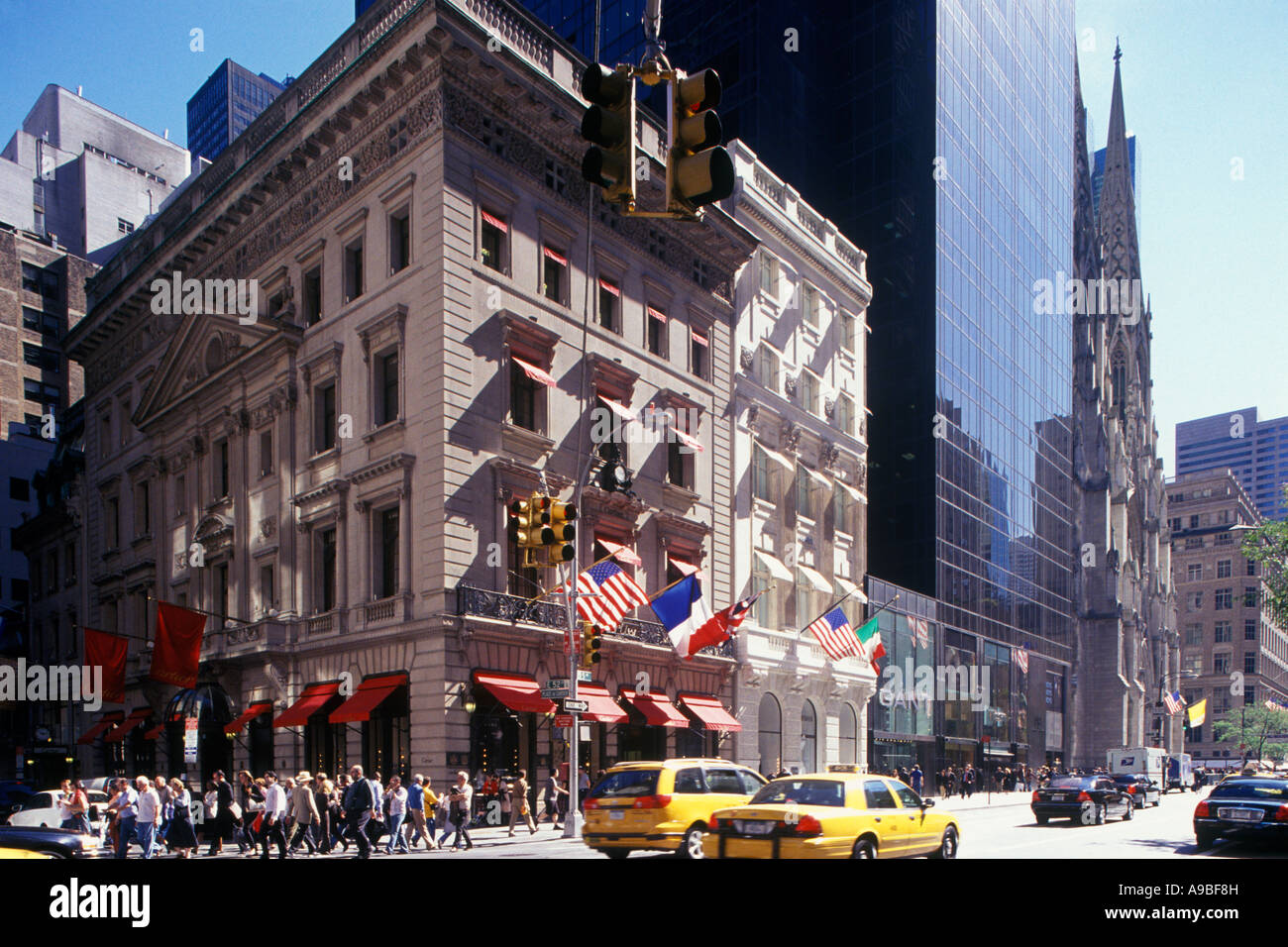 Jewelers of fifth avenue hi-res stock photography and images - Alamy