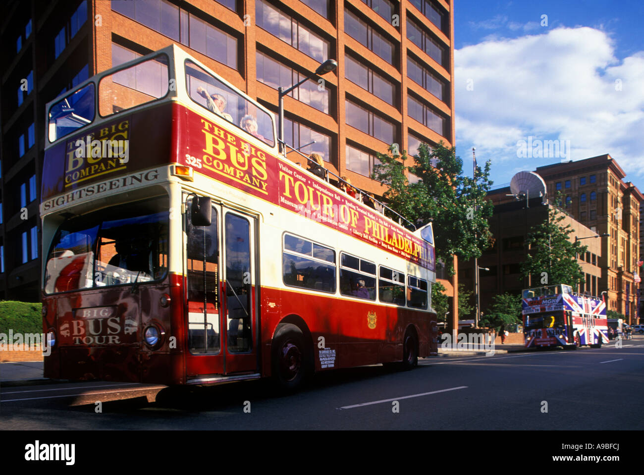 SIGHTSEEING TOUR BUS INDEPENDENCE MALL HISTORIC DISTRICT PHILADELPHIA ...