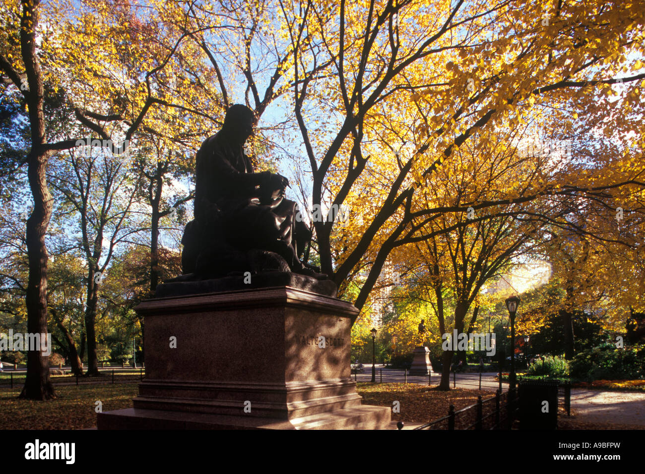 WALTER SCOTT STATUE THE MALL CENTRAL PARK MANHATTAN NEW YORK CITY USA ...