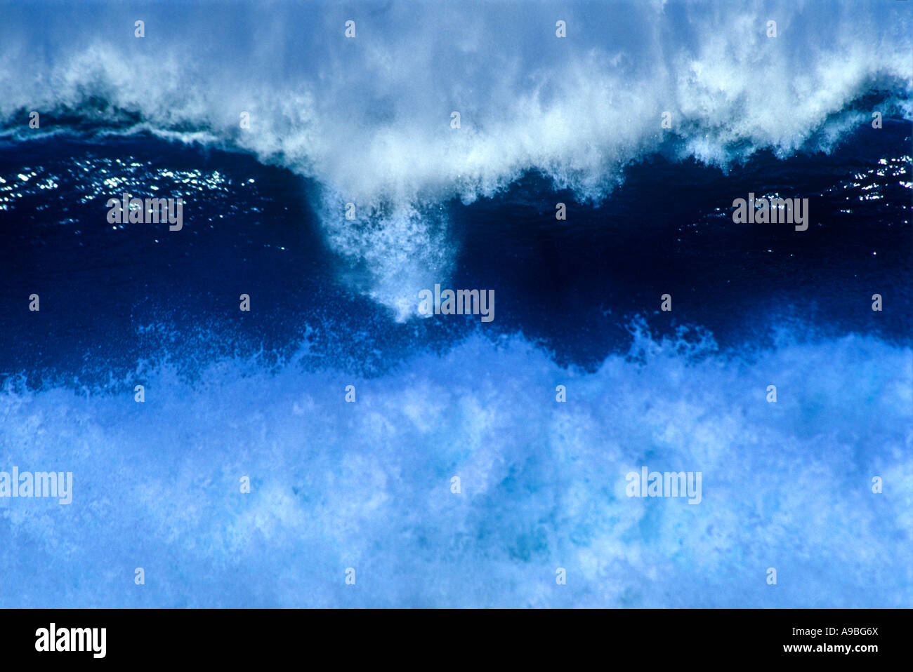 STORM SHOREBREAK WAVE Stock Photo - Alamy