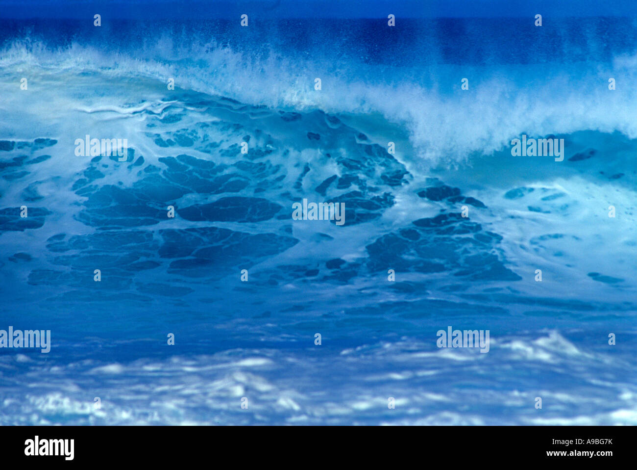 STORM SHOREBREAK WAVE Stock Photo - Alamy