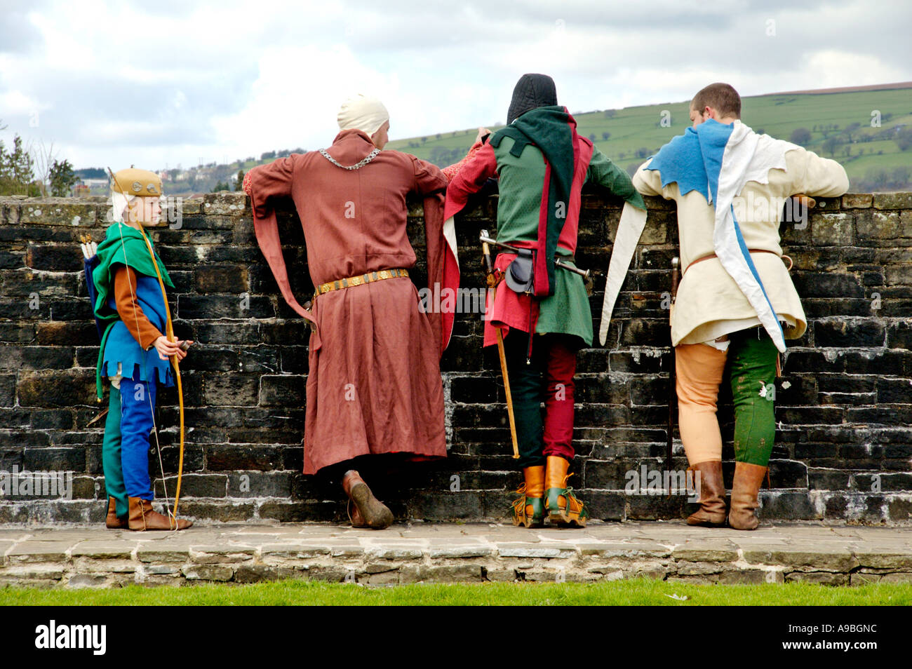 Medieval reenactment uk hi-res stock photography and images - Alamy