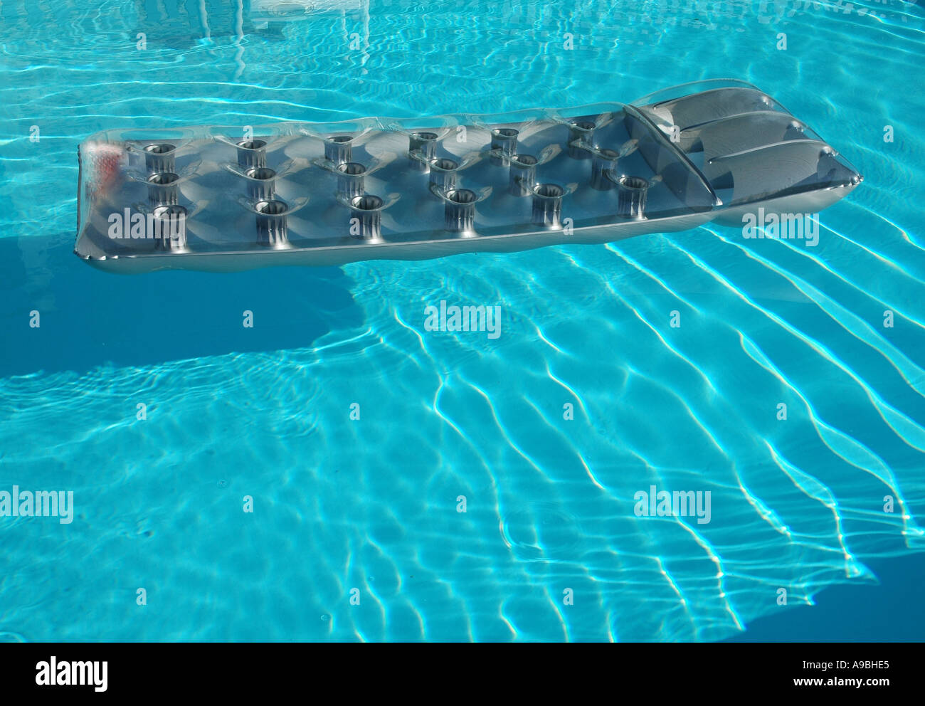 Lilo in pool Stock Photo - Alamy