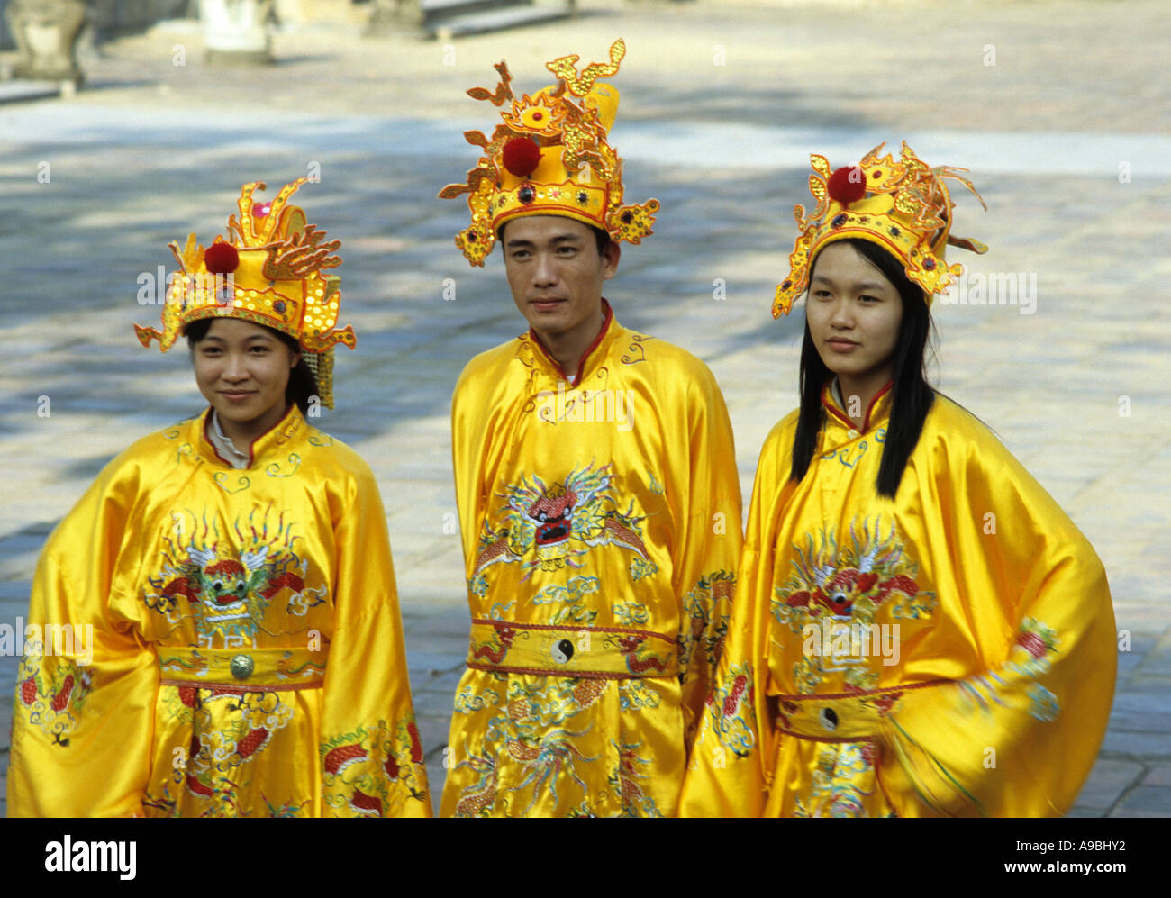 People dressed in royal costumes at the Hu Vuu Pavillion, Imperial ...