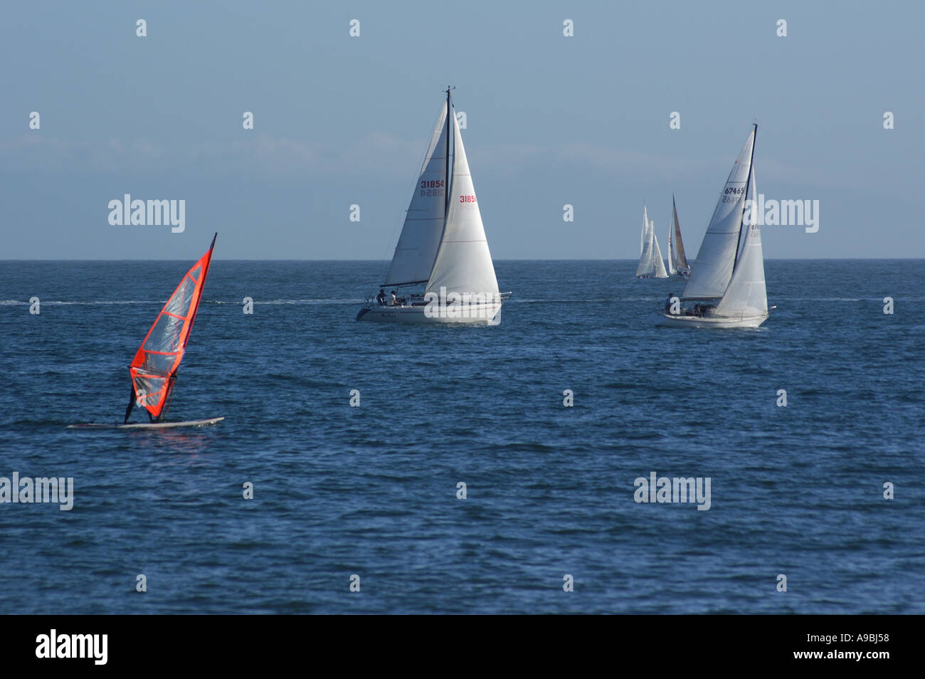 Racing sailboats hi-res stock photography and images - Alamy