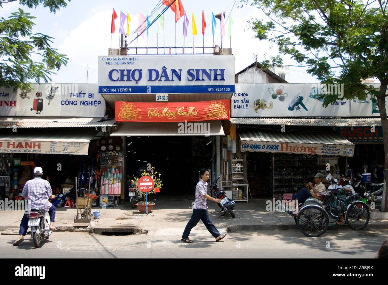 Cho Dan Sinh Market War Surplus Market Stock Photo - Alamy