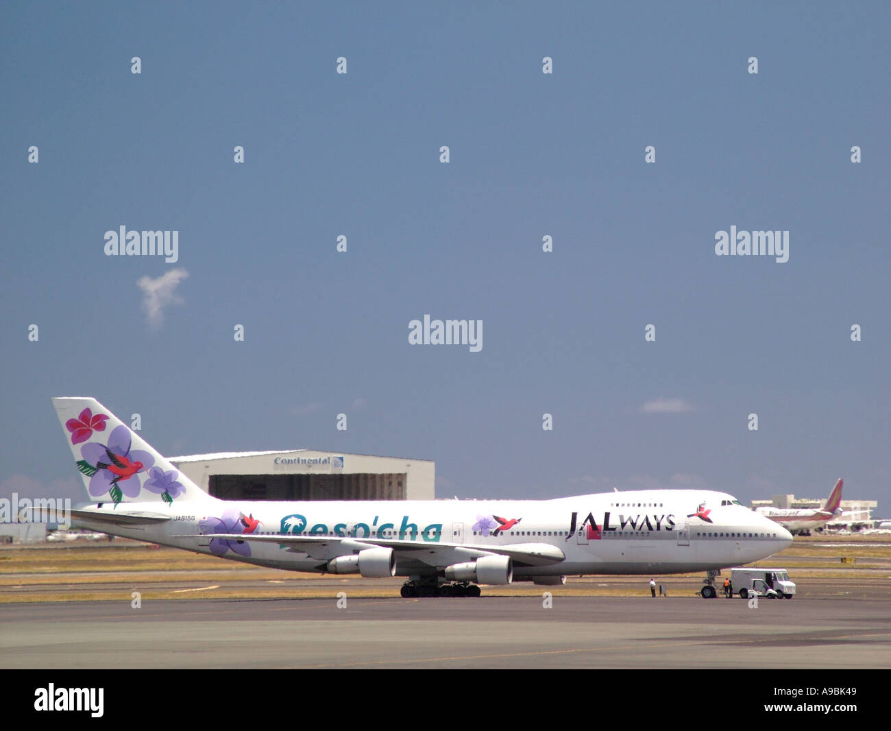 Airport runway honolulu international airport hi-res stock photography ...