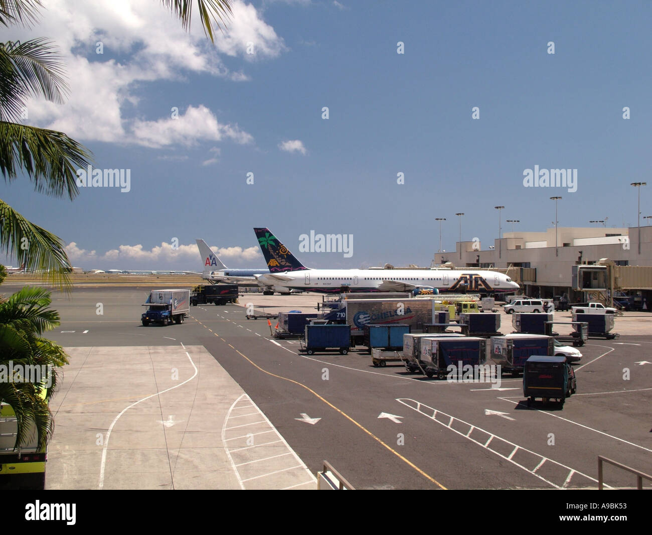 Airport runway honolulu international airport hi-res stock photography ...