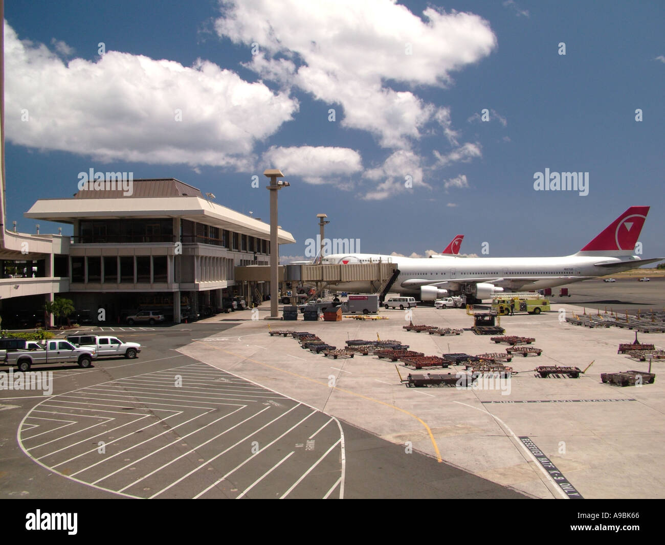 Airport runway honolulu international airport hi-res stock photography ...