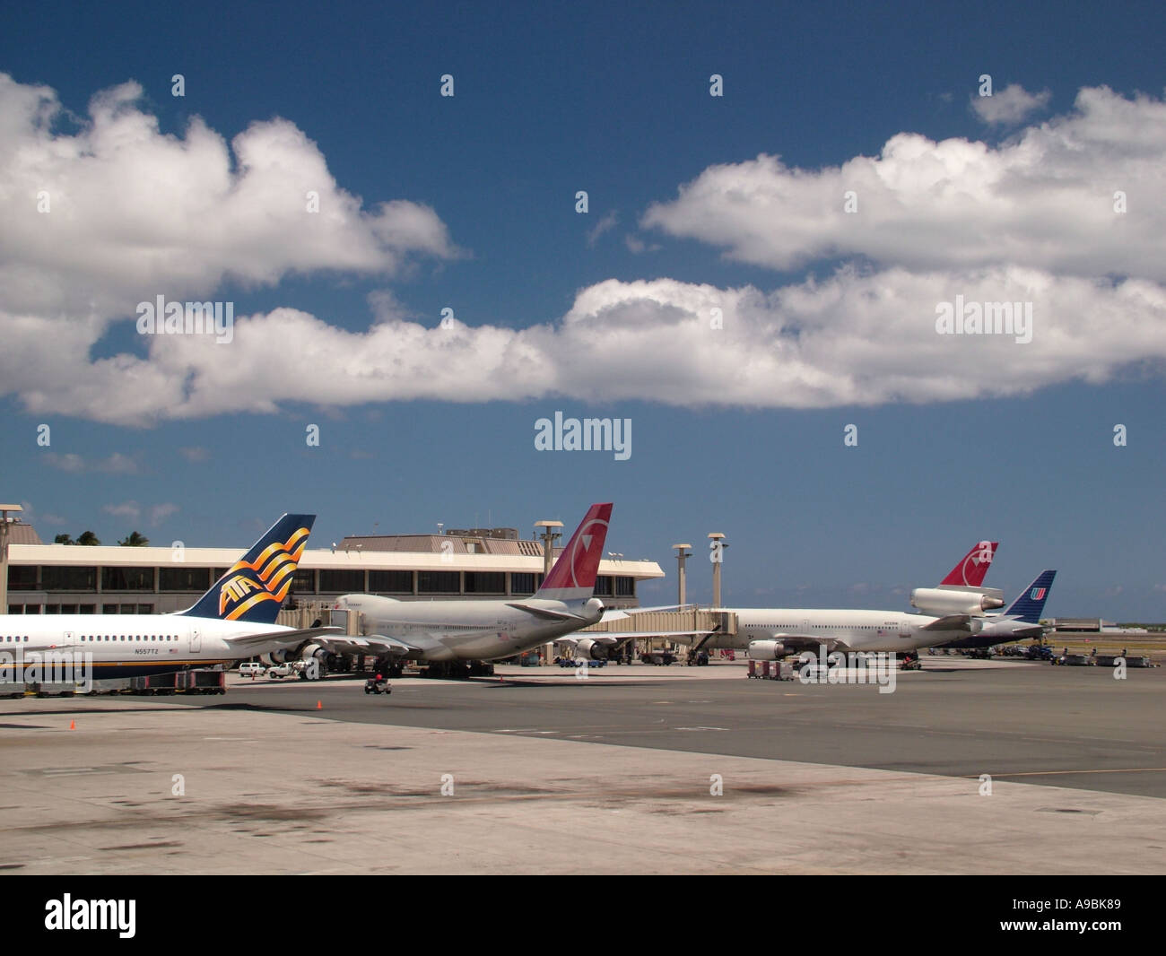 Airport runway honolulu international airport hi-res stock photography ...