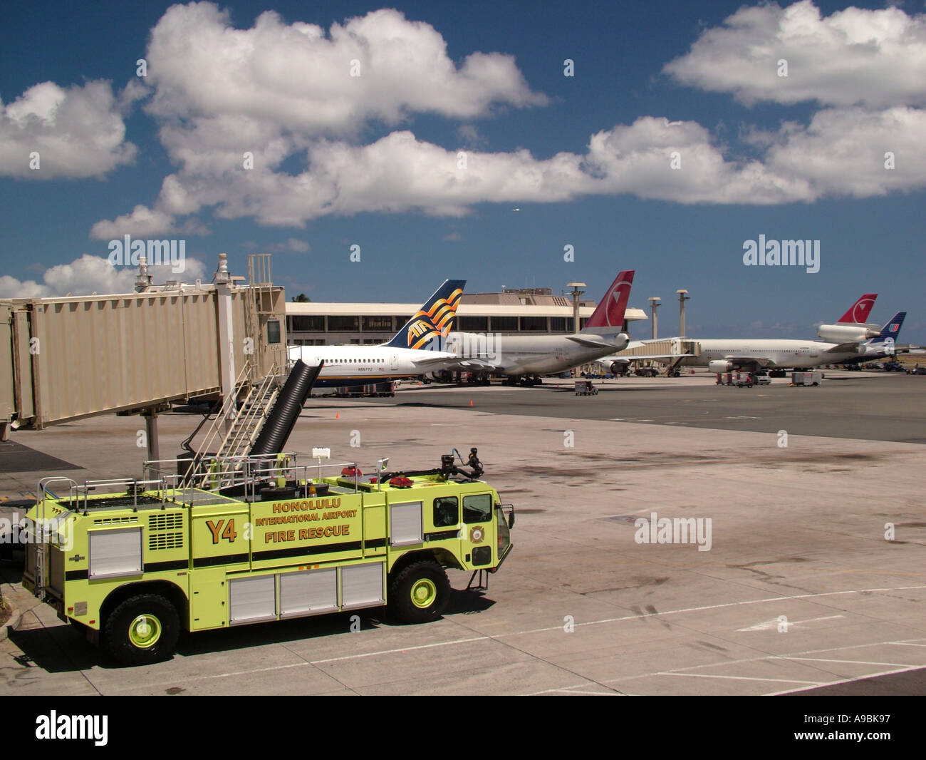 Fire engine arriving emergency hi-res stock photography and images - Alamy