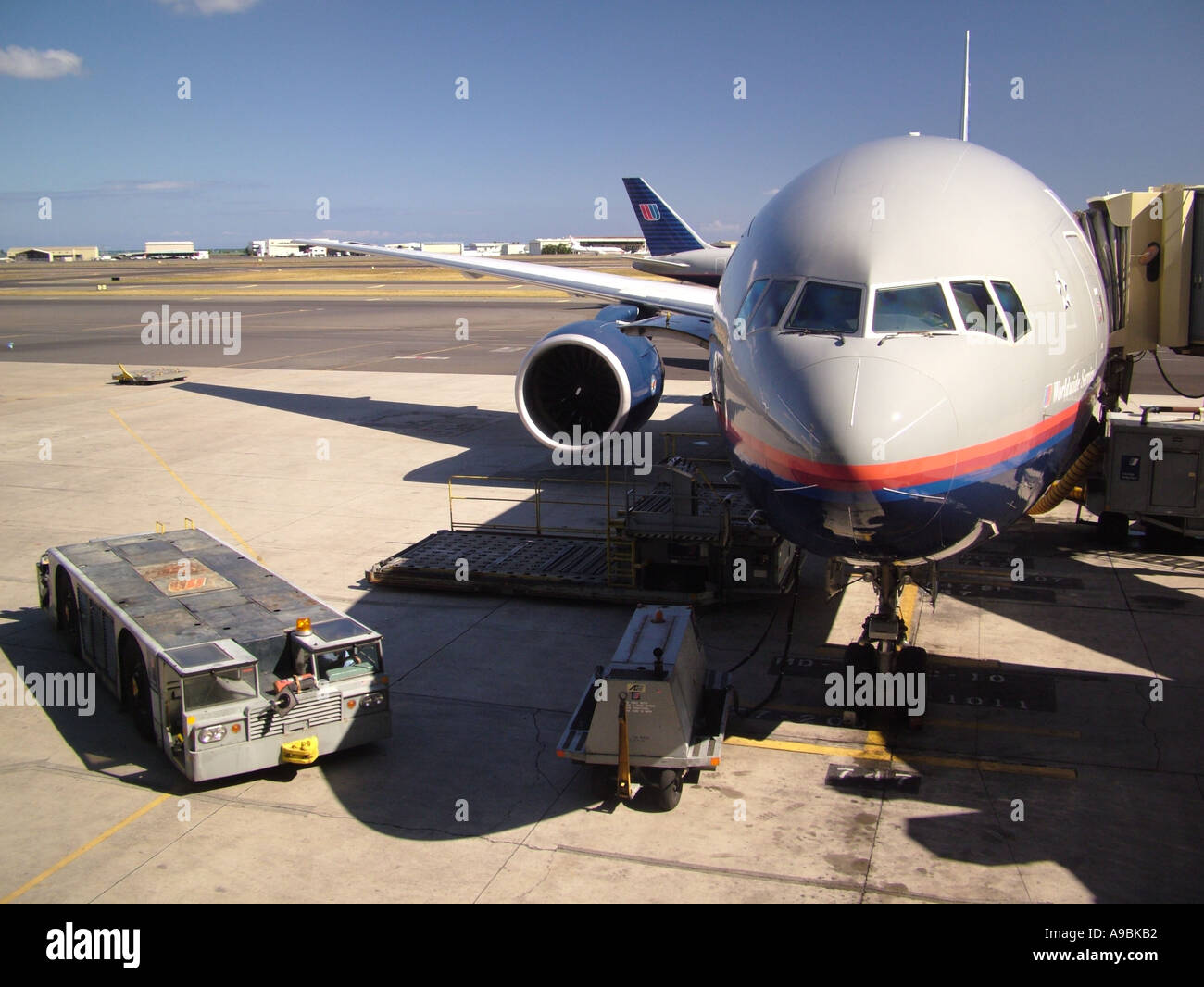 Honolulu international airport departures hi-res stock photography and ...