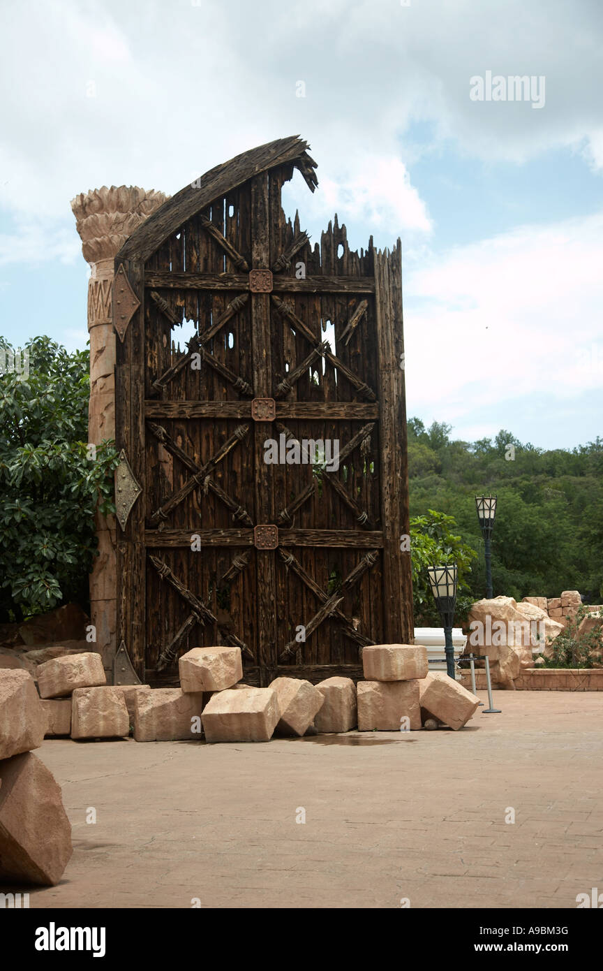 Sun city south africa lost entrance hi-res stock photography and images ...