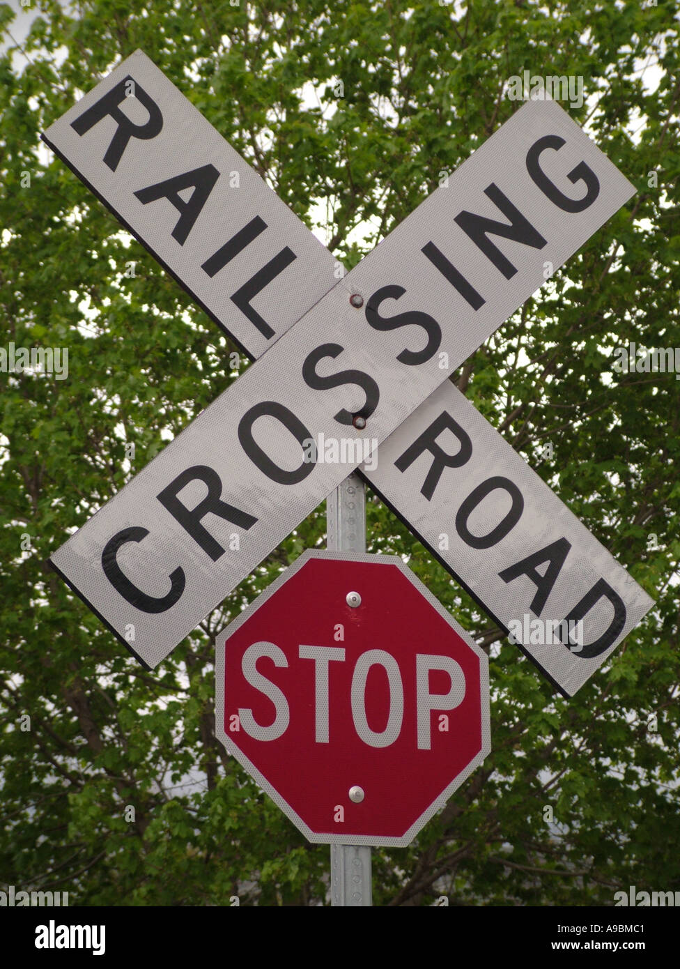 AJD42627, road sign, Railroad Crossing sign Stock Photo - Alamy