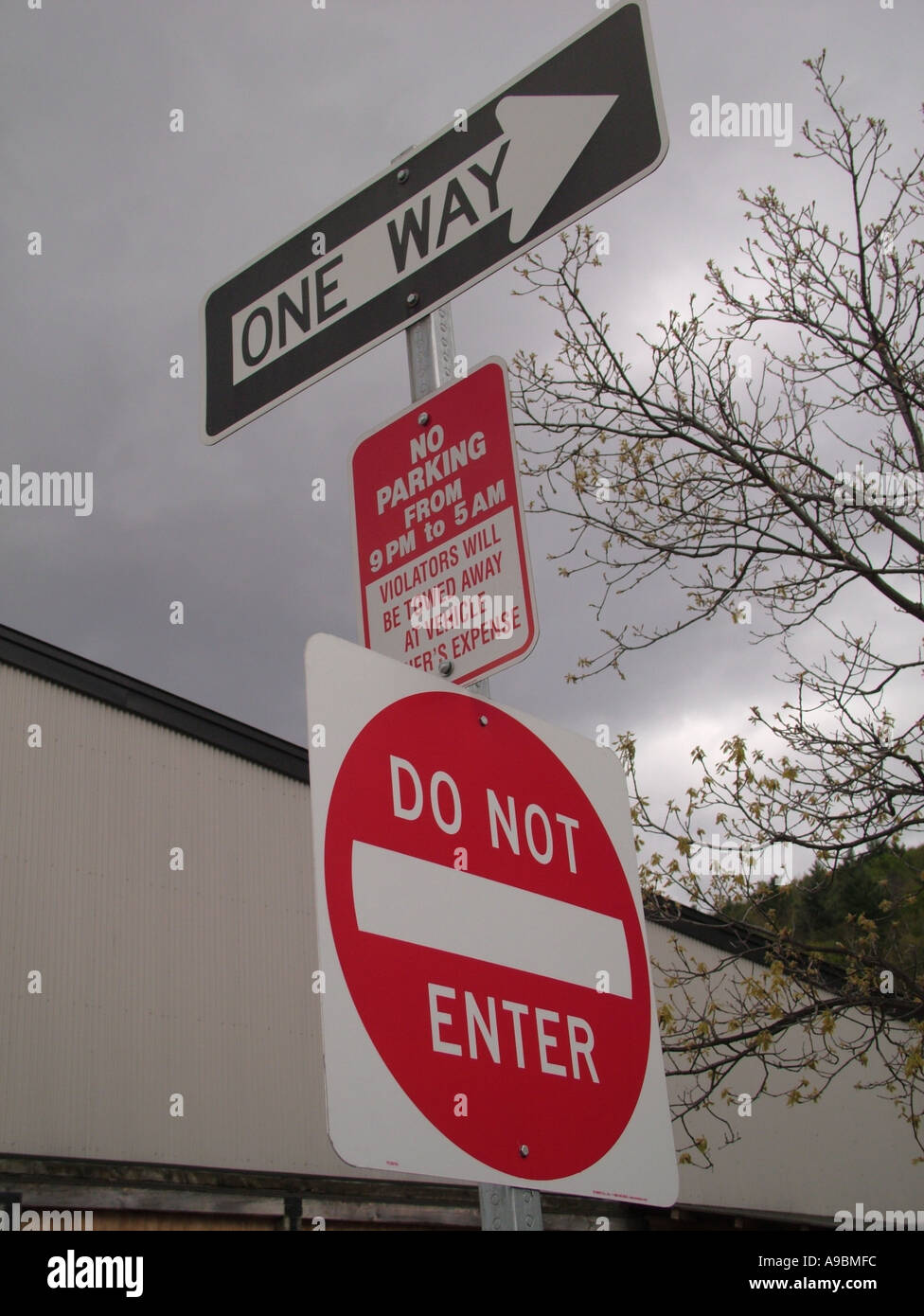 AJD42640, road signs, One Way, Do Not Enter, parking sign, tow-away ...