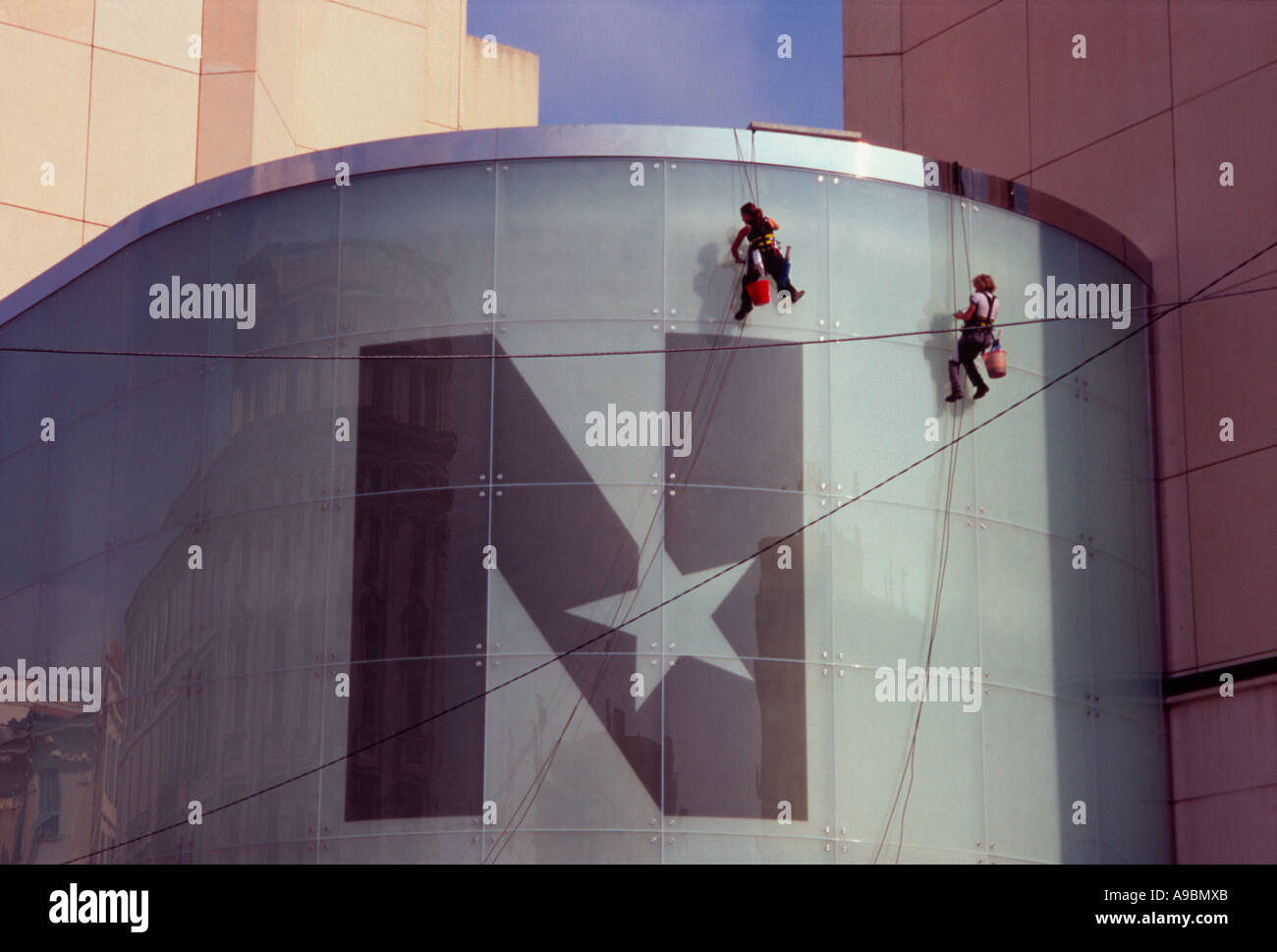 Cleaning store window hi-res stock photography and images - Alamy