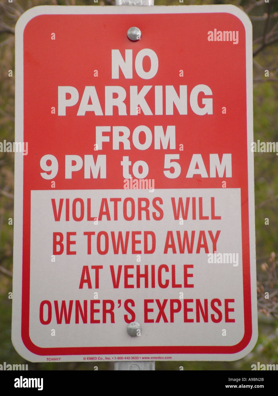 AJD42649, road sign, No Parking, tow zone sign Stock Photo - Alamy