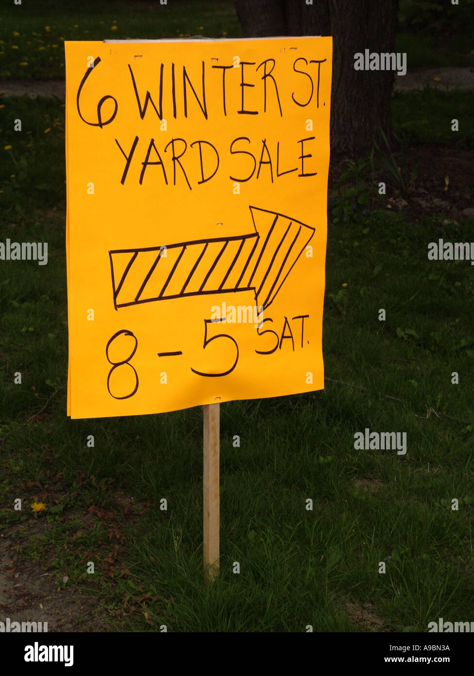 Yard sale sign signs hi-res stock photography and images - Alamy