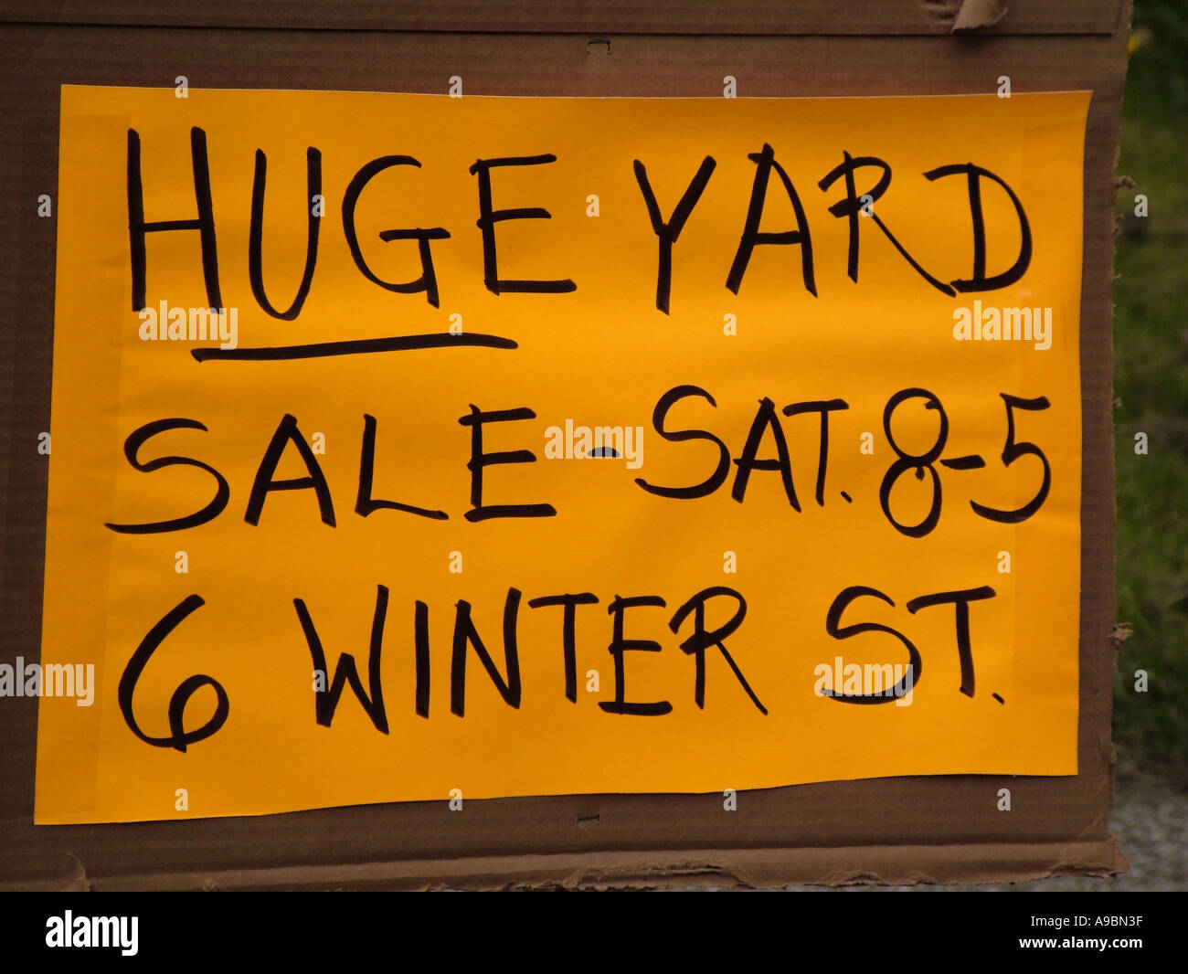 AJD42659, Huge Yard Sale sign Stock Photo - Alamy