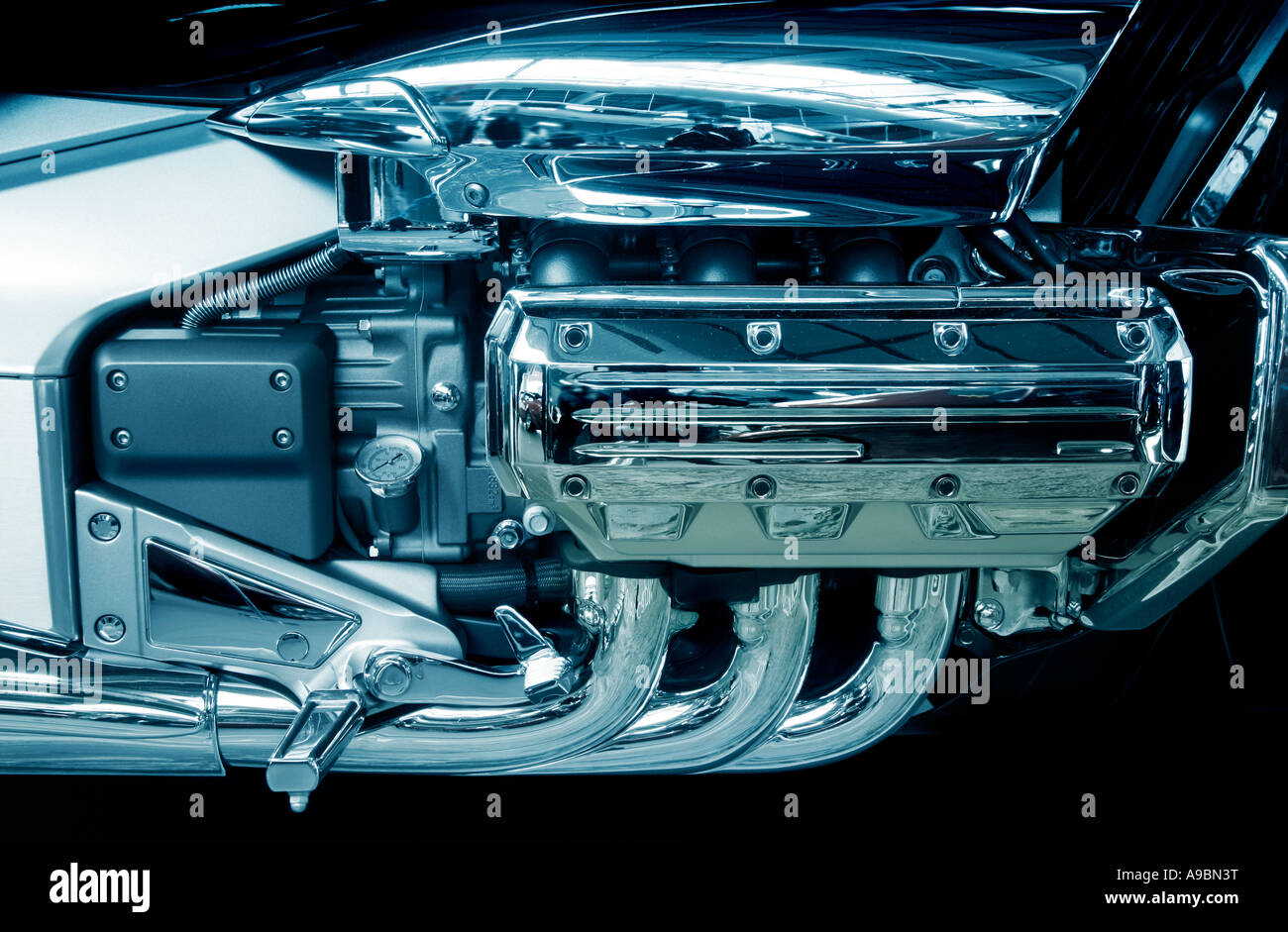 brand new motorcycle engine on a big chopper bike Stock Photo - Alamy