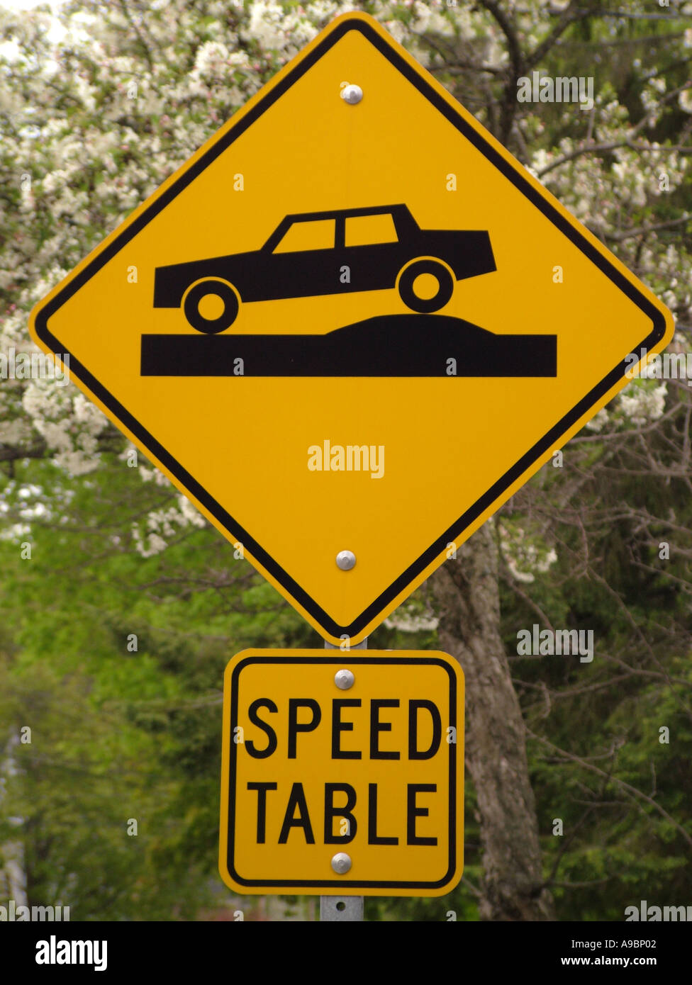 AJD42705, road sign, Speed Table sign, speed bump Stock Photo - Alamy