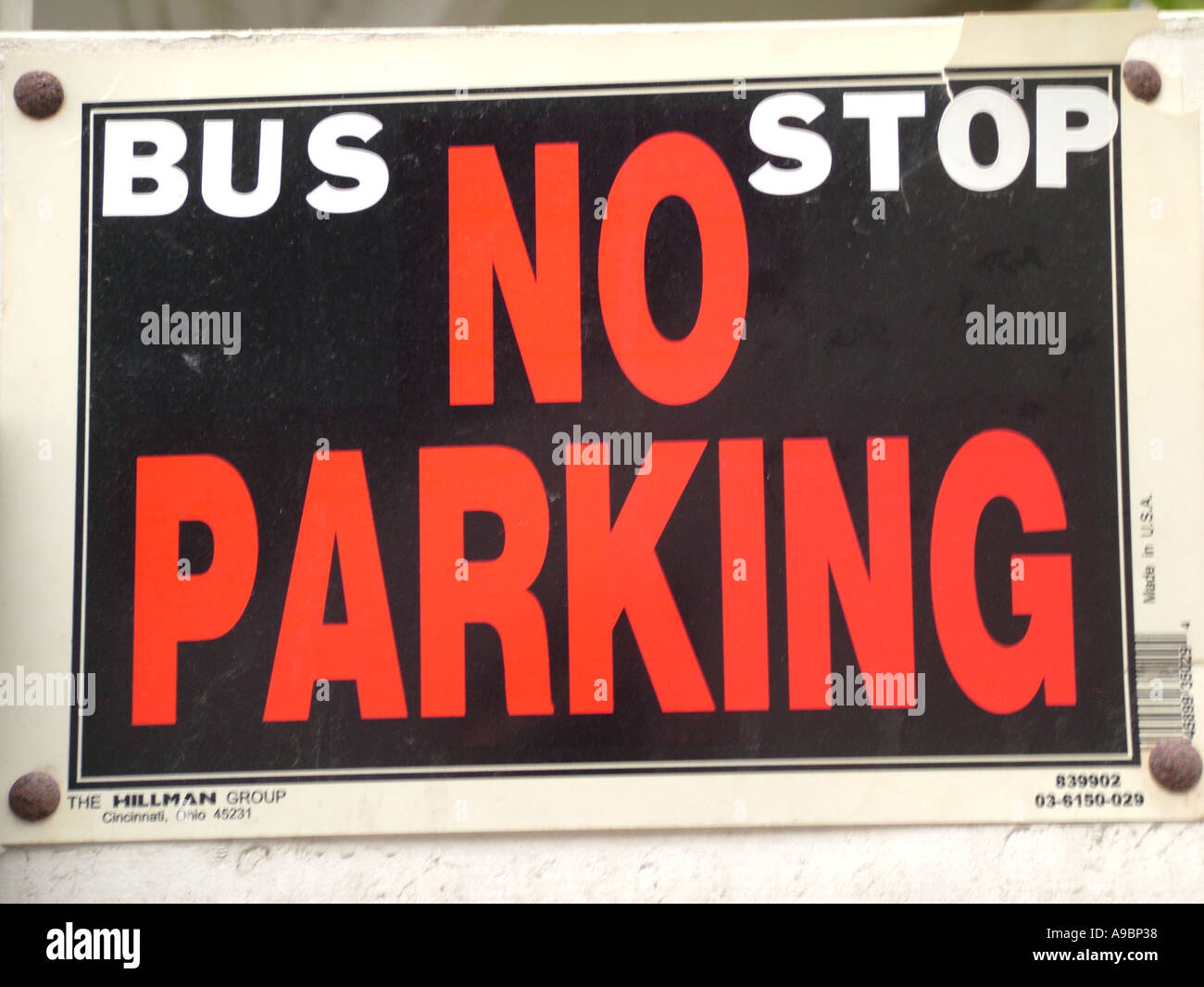 Bus loading sign hi-res stock photography and images - Alamy