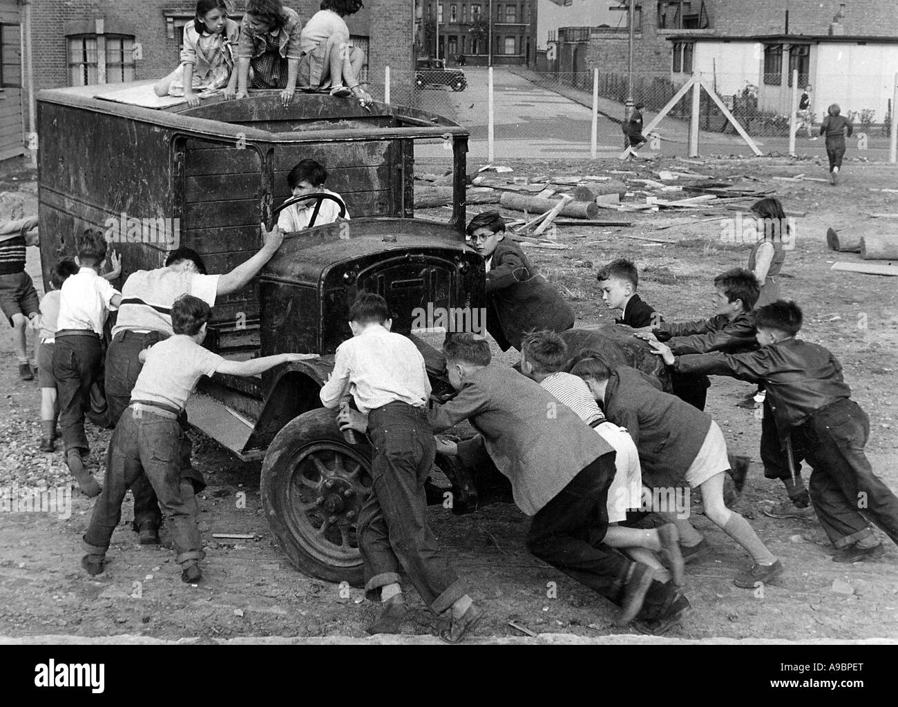 Bombsite hi-res stock photography and images - Alamy