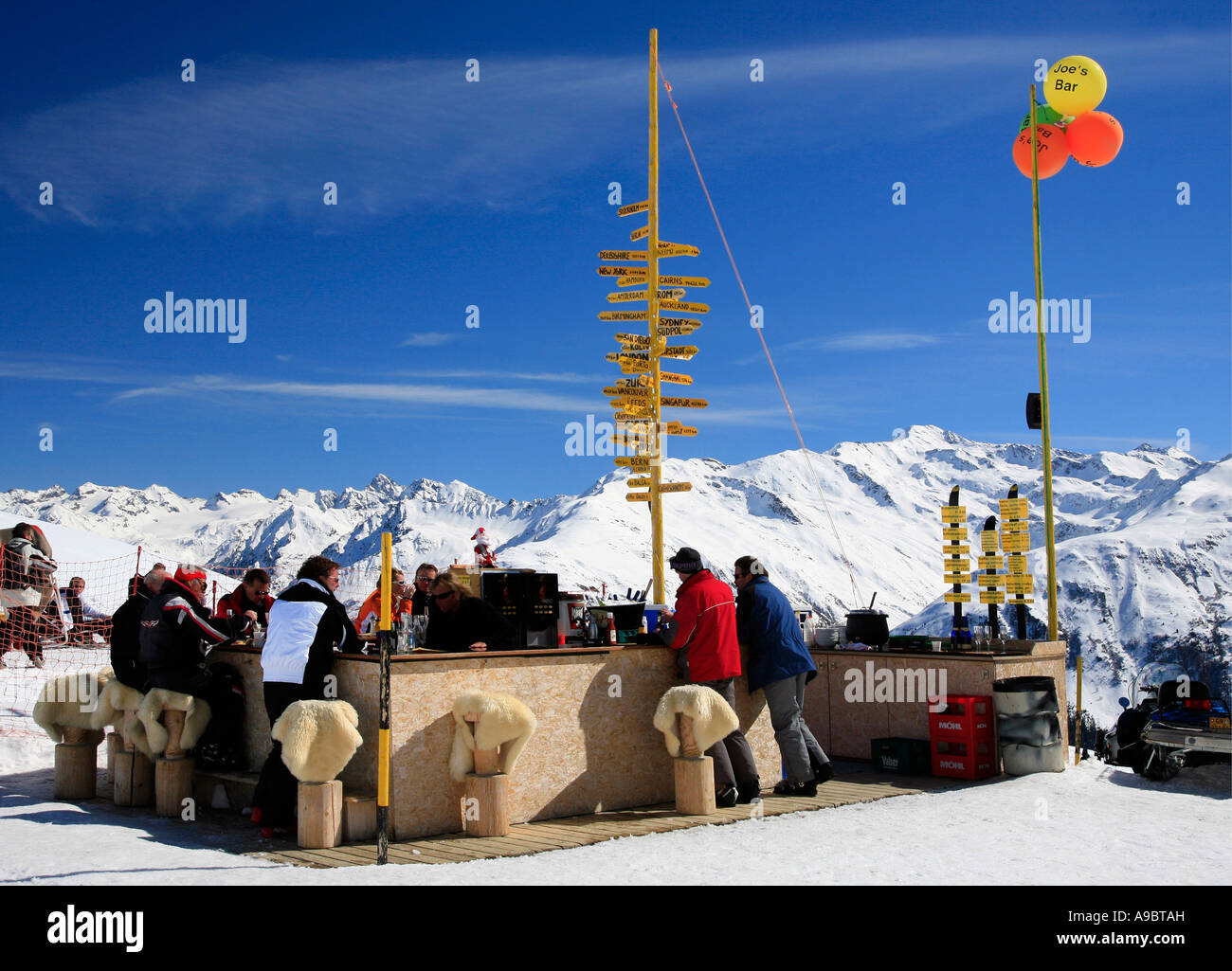 Altitude bar hi-res stock photography and images - Alamy