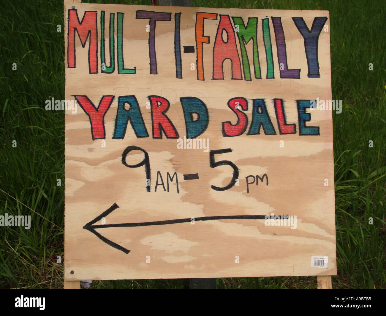AJD42814, Multi-Family Yard Sale sign Stock Photo - Alamy