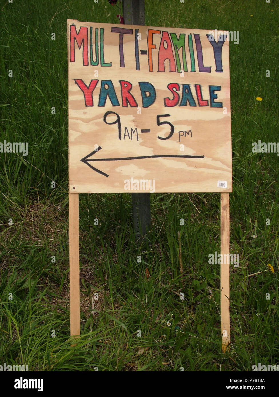 AJD42815, Multi-Family Yard Sale sign Stock Photo - Alamy