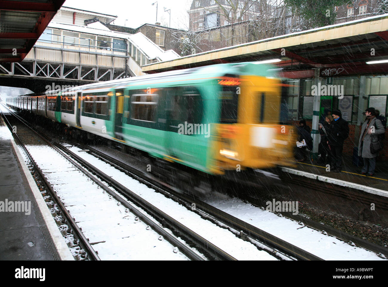 Suburban commuter train hi-res stock photography and images - Alamy