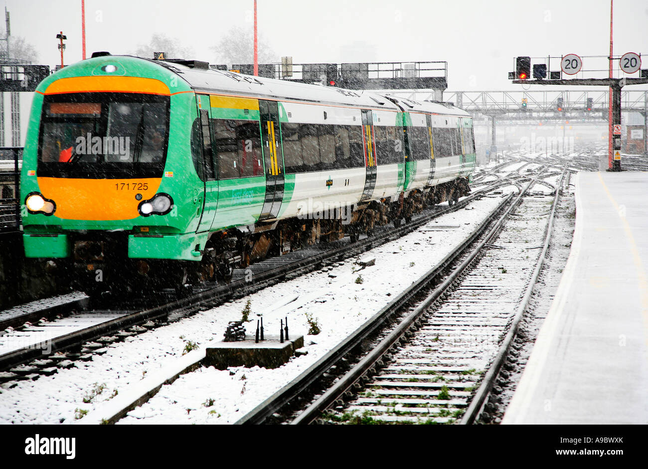 London urban train in snow at London Bridge station Stock Photo - Alamy