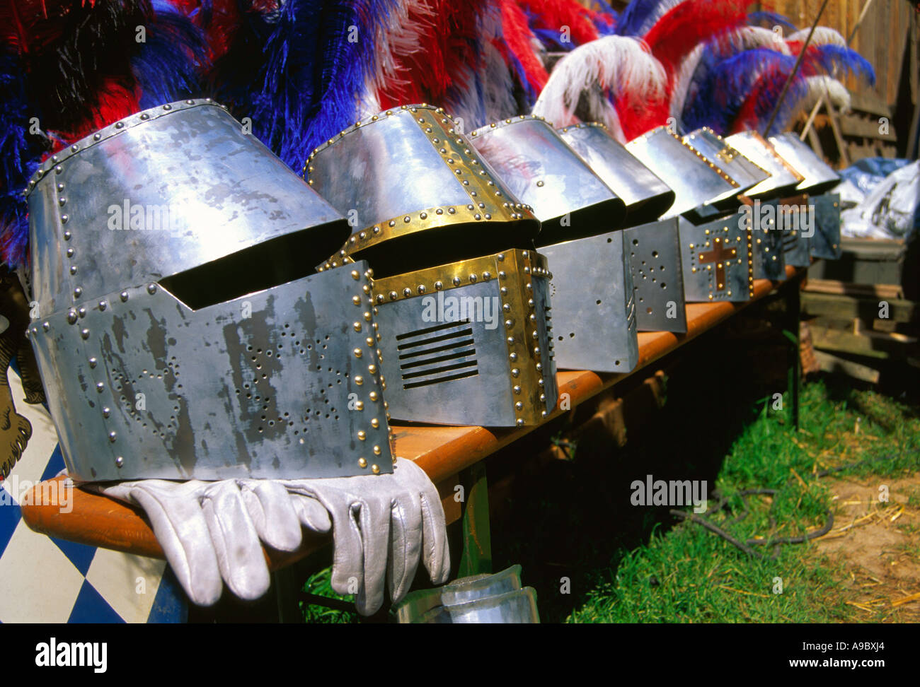 Medieval Knight metal Armour Stock Photo - Alamy