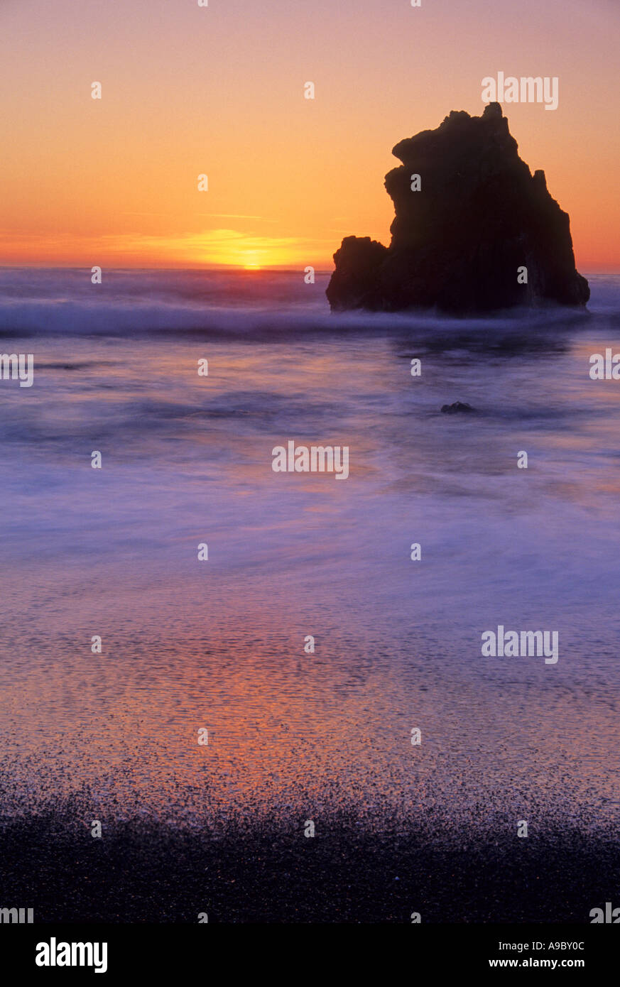 Sunset over the Pacific at Westport Union Landing State Beach in ...