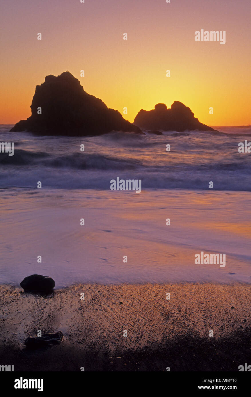 Sunset over the Pacific at Westport Union Landing State Beach in ...