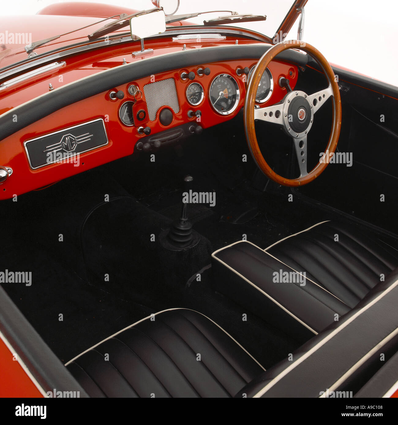 Classic mg car dashboard hi-res stock photography and images - Alamy