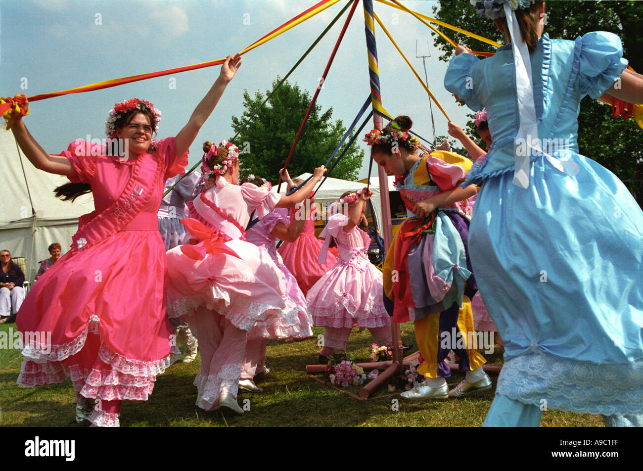 Children maypole dance hi-res stock photography and images - Alamy