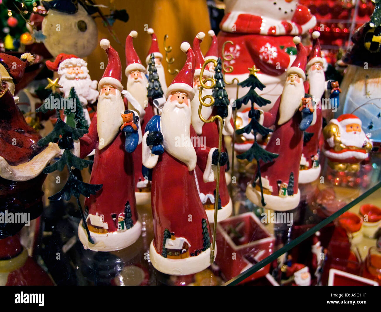 Angel figure store hi-res stock photography and images - Alamy