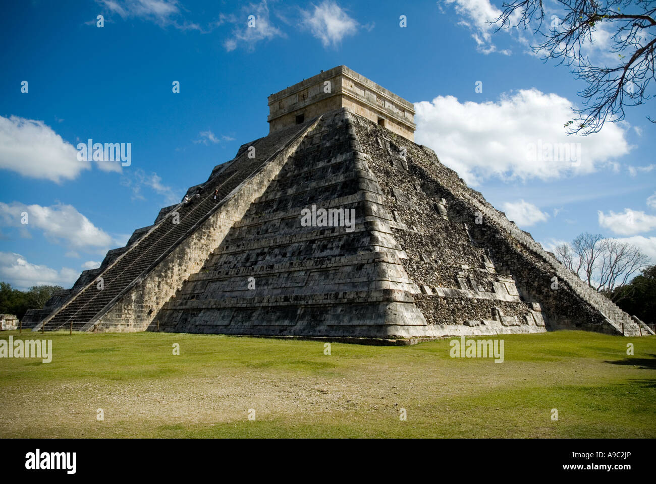 Chichen Itza - the castle - Mexico Stock Photo - Alamy