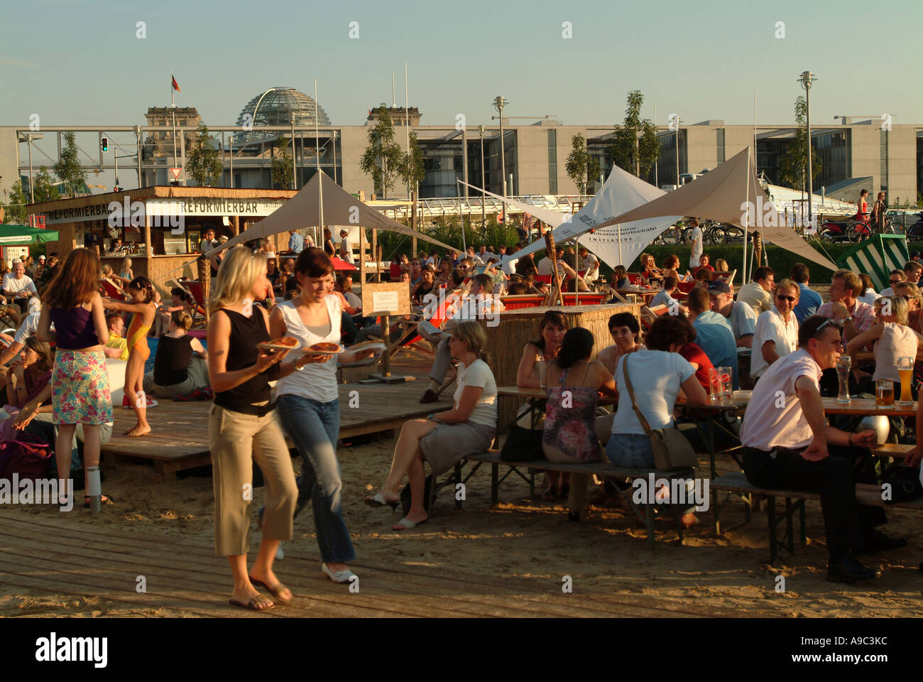Outdoor swimming pools berlin hi-res stock photography and images - Alamy