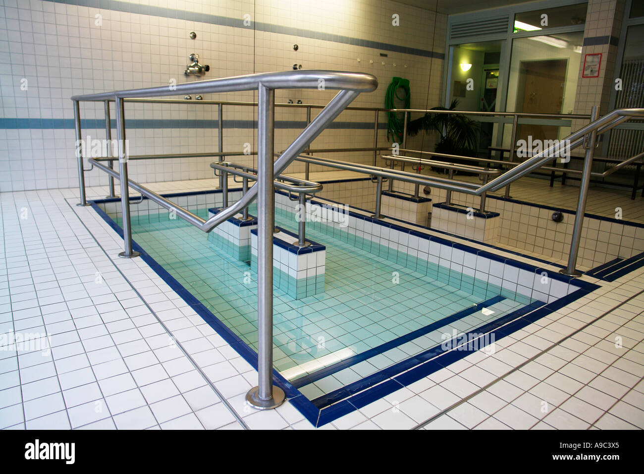 Cold water bath Stock Photo - Alamy