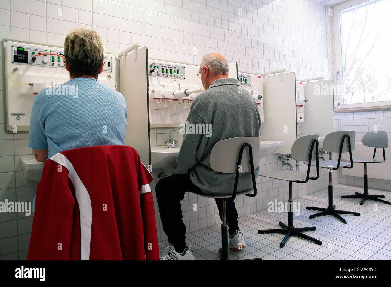 Inhalation therapy in clinic Stock Photo - Alamy