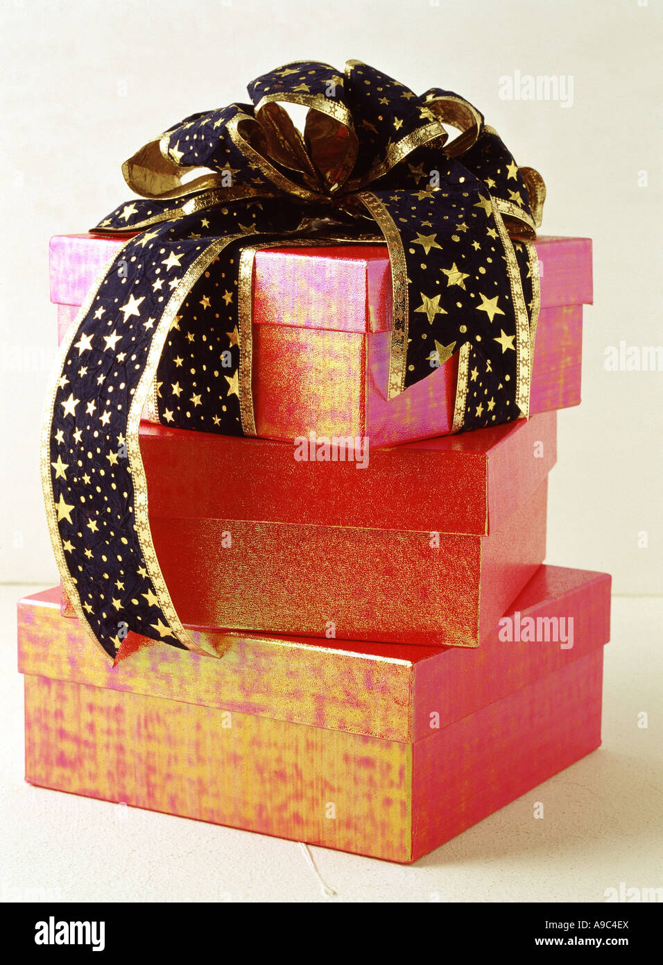 Present packing hi-res stock photography and images - Alamy