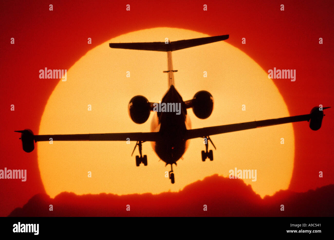 Lear jet landing hi-res stock photography and images - Alamy