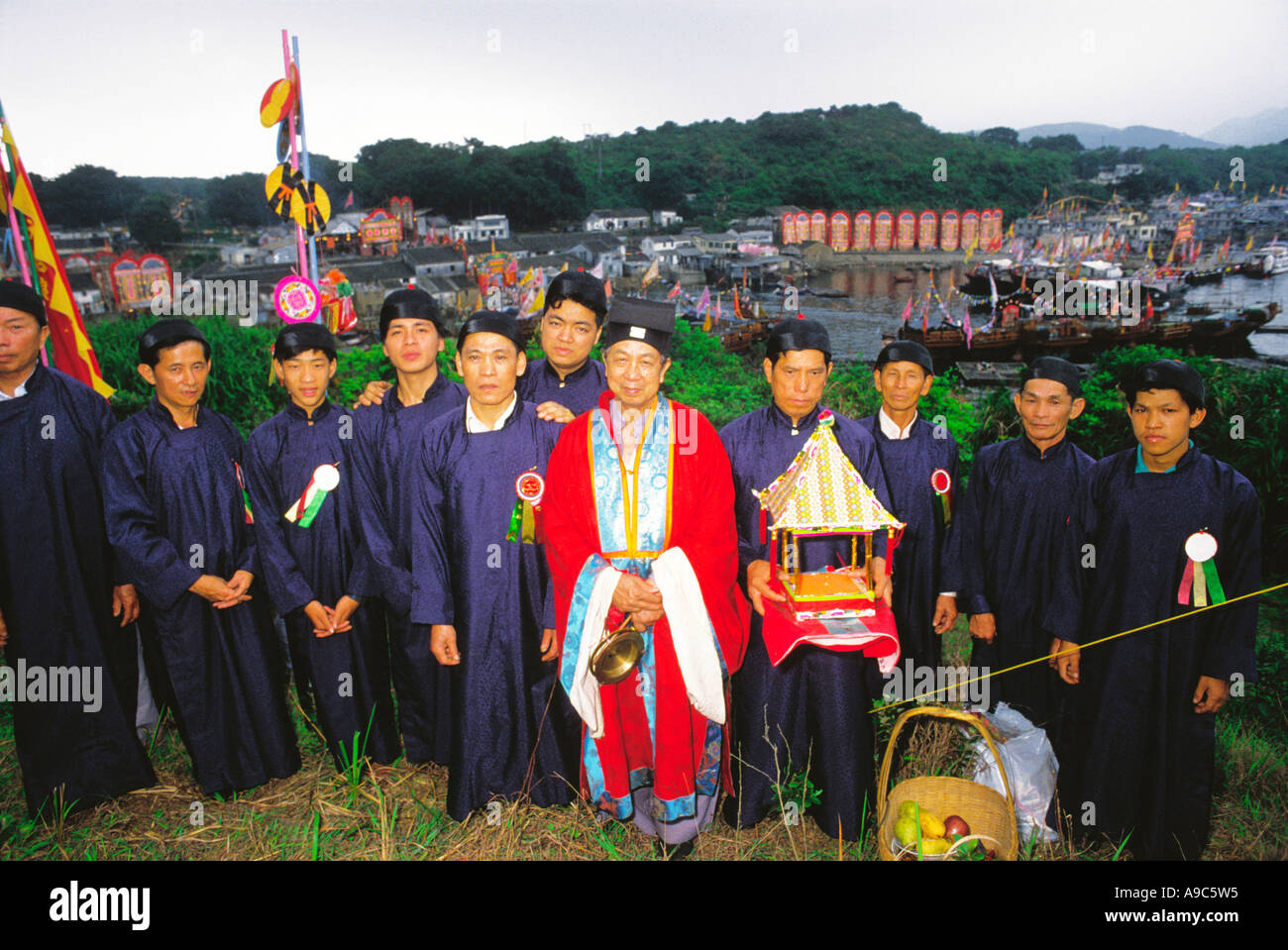 Tao priest hi-res stock photography and images - Alamy