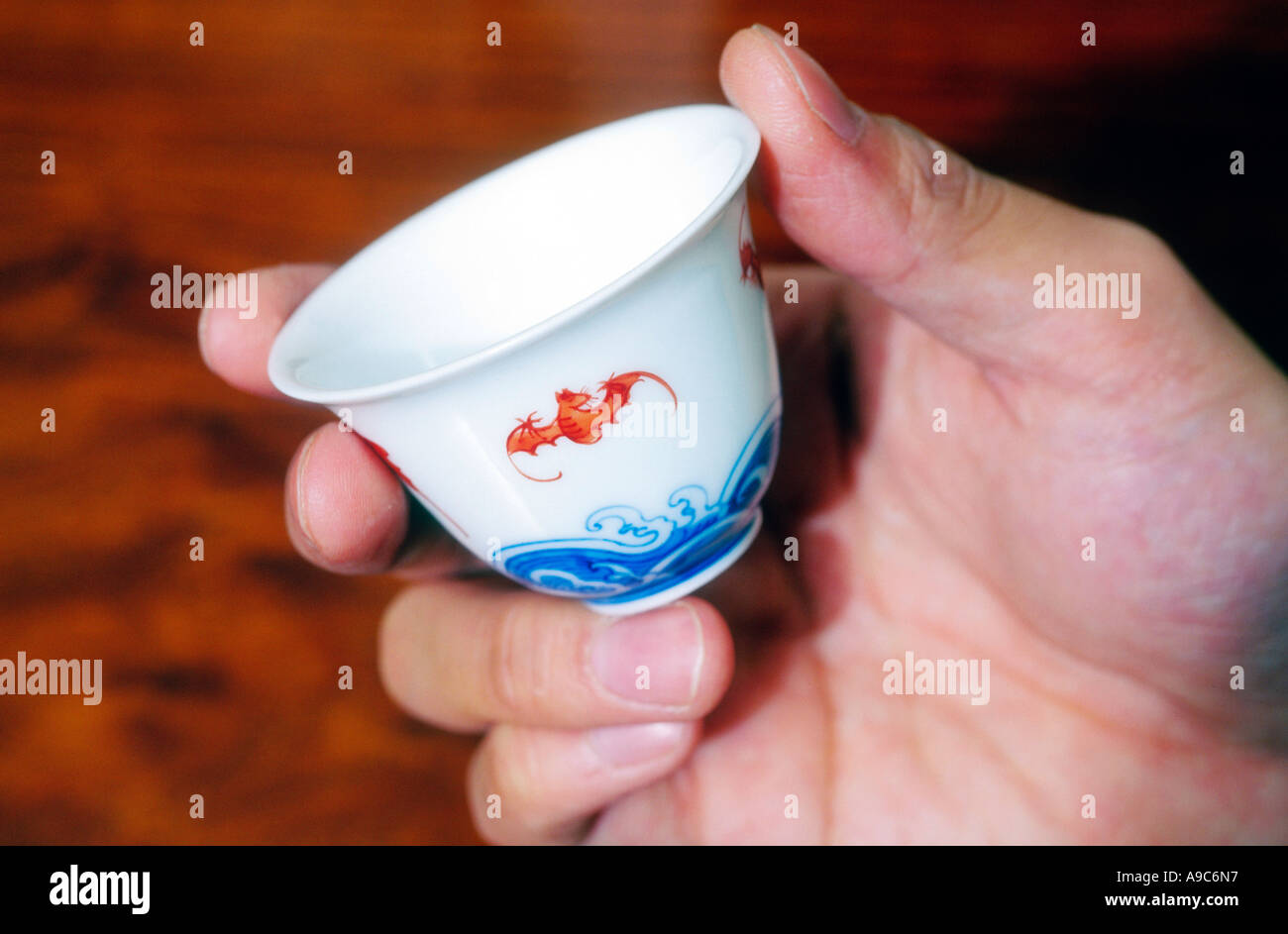 Hand holding a tea cup Stock Photo - Alamy