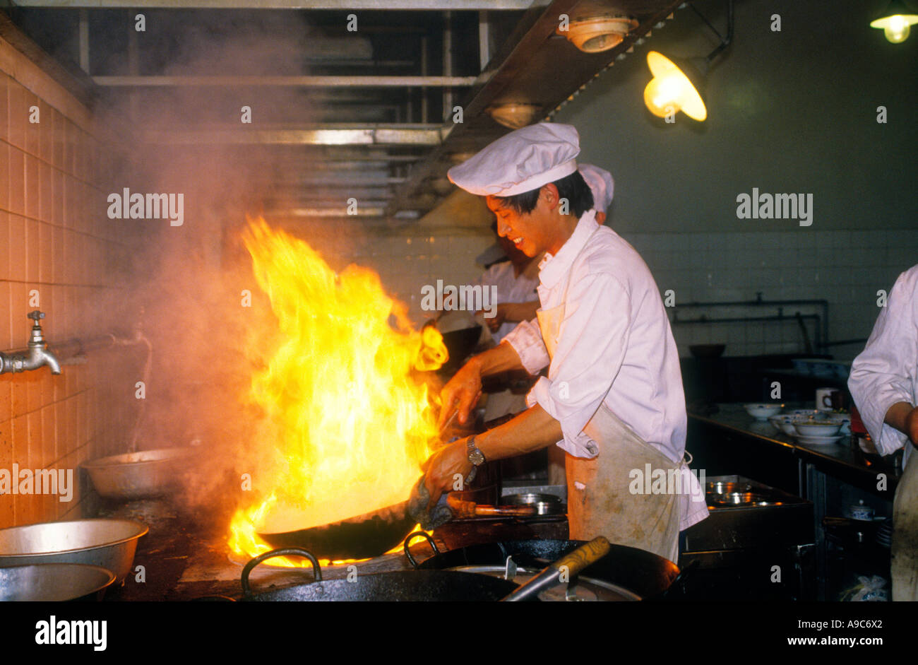 Chinese chef wok hi-res stock photography and images - Alamy