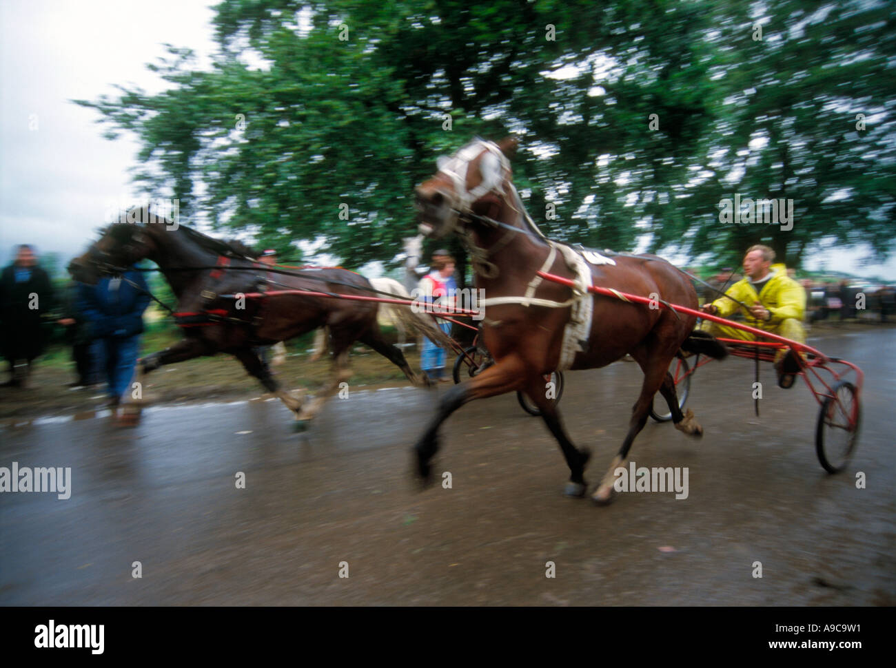 Gypsies racing hi-res stock photography and images - Alamy